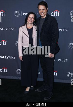 (L-R) Phyllis Fierro und Ralph Macchio beim PaleyFest LA - COBRA Kai ...