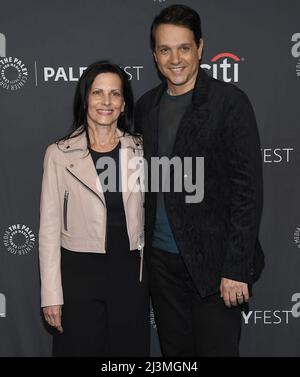 (L-R) Phyllis Fierro und Ralph Macchio beim PaleyFest LA - COBRA Kai ...