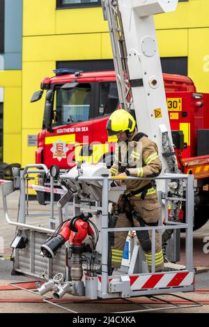 Scania Bronto Skylift Feuerwehrauto Stockfotografie - Alamy