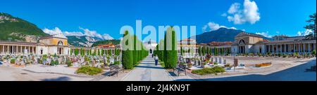 Trient, Italien, 28. August 2021: Historische Häuser in der Altstadt ...