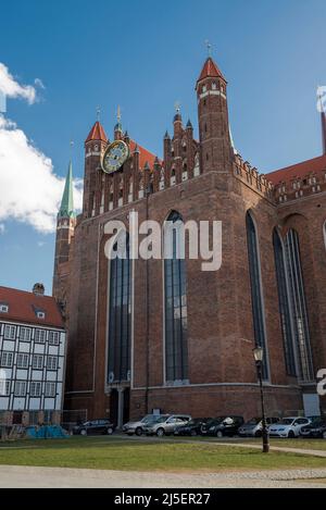 Fassade der alten Bazylika Mariacka Kirche in der Altstadt von Danzig ...