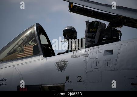 Us Air Force Colonel Michael "Troja" Gerock (links), der Kommandant der ...