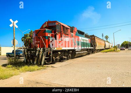 Feromex Company Zug durch Navojoa, Sonora Mexiko. Mexikanischer Verkehr ...