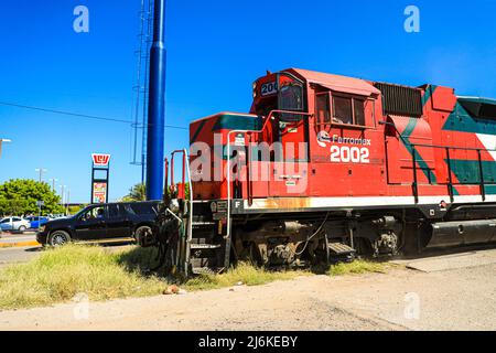 Feromex Company Zug durch Navojoa, Sonora Mexiko. Mexikanischer Verkehr ...