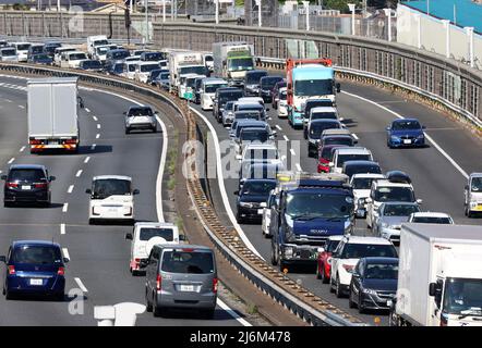 3. Mai 2022, Tokio, Japan - Autofahrer werden am Dienstag, den 3. Mai ...