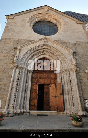 Agnone, Isernia, Molise, Kirche St. Emidio. Die Kirche von Sant'Emidio ...