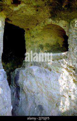 Krypta-Kapelle des St. Michel unterirdischer Unterstand am Ufer des ...