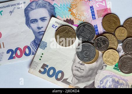 Ukrainisches Geld, Banknoten und Münzen unterschiedlicher Wert ...