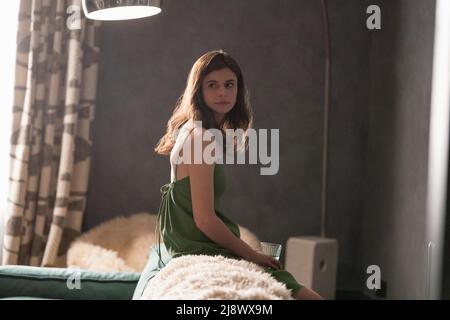 GESPRÄCHE MIT FREUNDEN, Alison Oliver, (Staffel I, ep. 102 ...