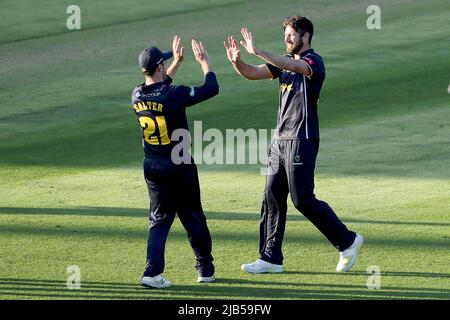 Aron Nijjar aus Essex feiert die Einnahme des Wickels von James Logan ...