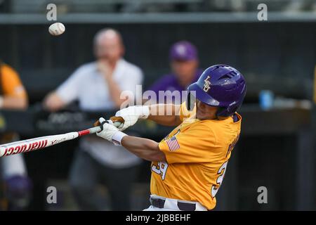 4. Jun 2022: Der Outfielder Carson Paetow (37) feiert einen Heimlauf ...