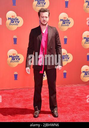 Joseph Quinn nimmt am 05. Juni 2022 an den MTV Movie and TV Awards 2022 ...