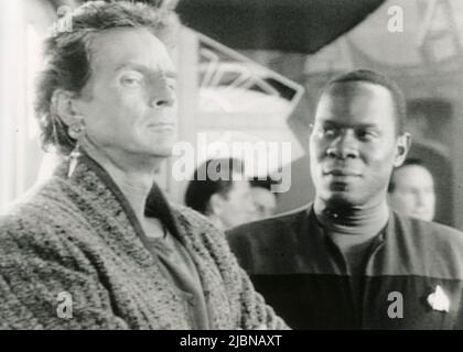 STAR TREK: DEEP SPACE NINE, (von links): Nana Visitor, Philip Anglim ...