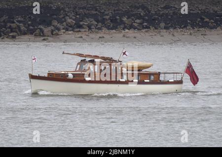 07/06/2022 Gravesend UK Eine Flottille von Dunkirk kleinen Schiffen ...