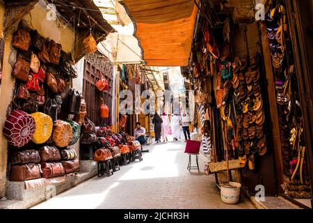 Fez, Marokko - 12. Juni 2022 befestigte Medina von Fez El Bali, mittelalterliches Marinid ...