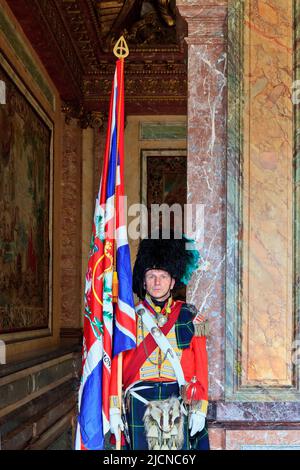 Ein Offizier mit den Farben des 92. (Gordon Highlanders) Regiments of ...