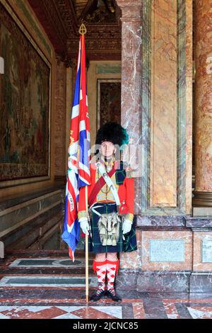 Ein Offizier mit den Farben des 92. (Gordon Highlanders) Regiments of ...