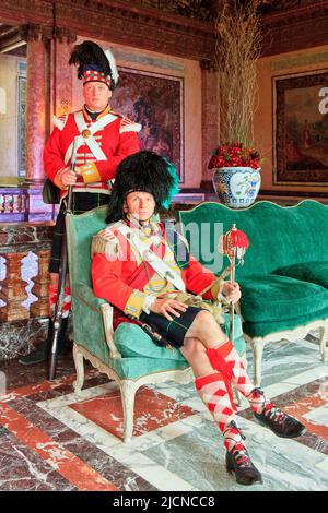 Ein Offizier und ein Soldat des 92. (Gordon Highlanders) Regiments of ...