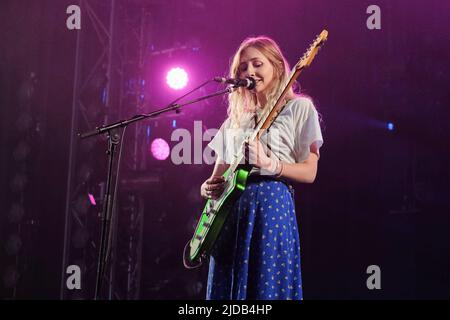 Hester Chambers of Wet Leg am 2. März 2022 im Pabst Theatre in ...