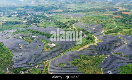 ANLONG, CHINA - 21. JUNI 2022 - ein Luftfoto vom 21. Juni 2022 zeigt ...