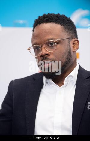 Tomi OLADIPO, Position: Moderator und Anchor bei der DW News ...