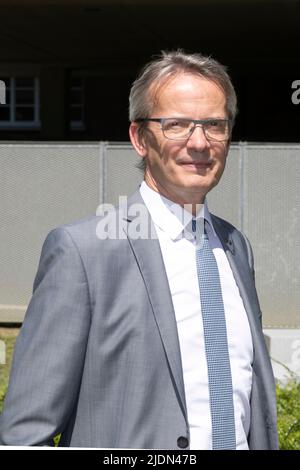 REKTOR Luc Sels UND Journalist Martin Wolf VON KU Leuven, gefilmt ...