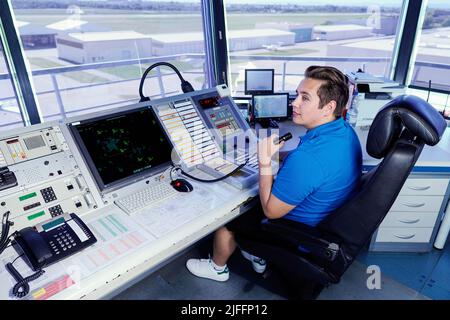 Mannheim, Deutschland. 13.. Mai 2022. Tim Eggert, Fluglotse am ...