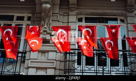Türkische Flaggen mit weißem Stern und Mond in Türkischen Karte ...