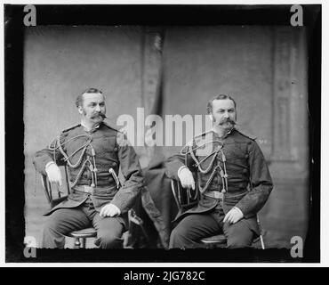 US Marine Corps Brigadegeneral Adam Chalkley, Mitte links ...