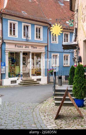 Die historische Altstadt von Dettelbach am Main in Unterfranken mit ...