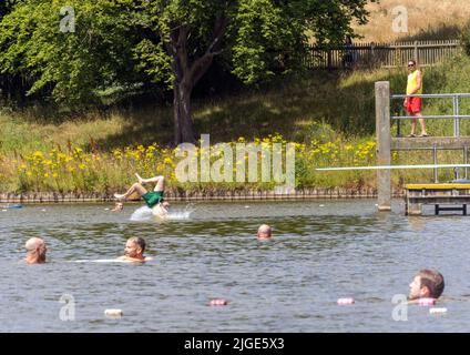 Bild zeigt: Sengende Wochenende während der Hitzewelle beginnt. Heißes ...