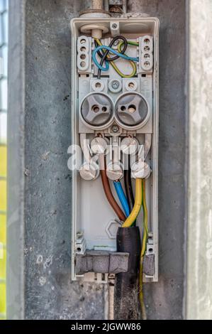 klassische Nullung Kabelübergangskasten Lichtmast Stockfotografie - Alamy
