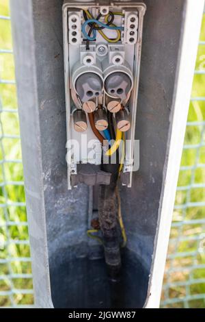 klassische Nullung Kabelübergangskasten Lichtmast Stockfotografie - Alamy