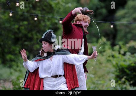 Melrose, Großbritannien. , . Theateraufführung von Three Inch Fools in ...