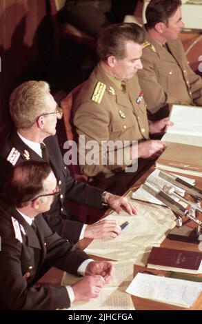 Bukarest, Rumänien, Januar 1990. Der Prozess gegen die vier ...