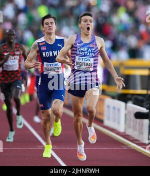Der britische Jake Wightman feiert mit seiner Goldmedaille nach dem ...