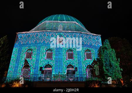 PECS - JULI 8 : Laser bemalte Kirche auf Zsolnay Lichtfest am 8. Juli ...