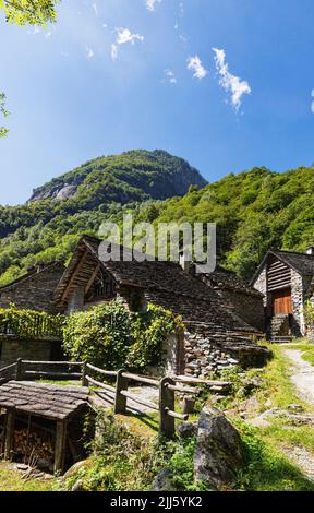 Das Dorf Foroglio im Bavonatal im italienischen Teil der Schweiz ...