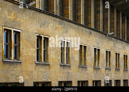 Flughafen Tempelhof, erbaut 1927. Sie wurde 2008 geschlossen. Die Nazi ...