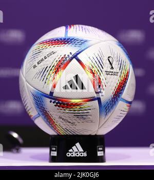 Adidas Al Rihla der offizielle Spielball der FIFA-Weltmeisterschaft 2022 in Katar wird am 3 ...