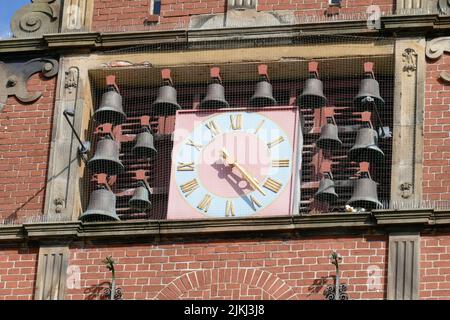 Robert-Koch-Haus, historischer Dachgiebel mit Uhr, Wilhelmshaven ...
