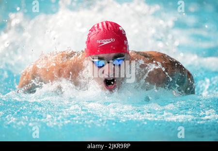 Der Engländer Jacob Peters in Aktion beim 4 x 100m Medley-Staffellauf ...