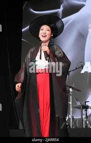 Die koreanische Folk-Pop Band ADG7 spielt auf der Open Air Bühne WOMAD ...