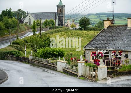 Scriff, Irland - 30. Juli 2022; kleine Stadt als Standort für Waterways ...