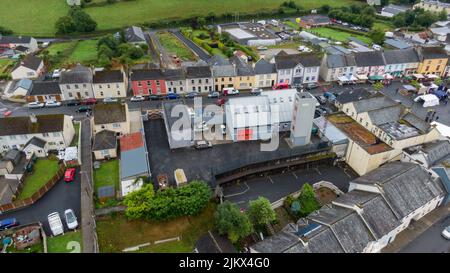 Scriff, Irland - 30. Juli 2022; kleine Stadt als Standort für Waterways ...