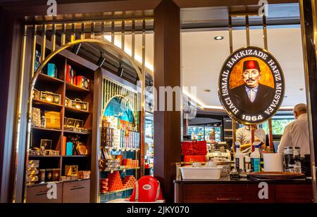 Historisches Café in Istanbul. Hakkı Zade Hafiz Mustafa 1864 ...