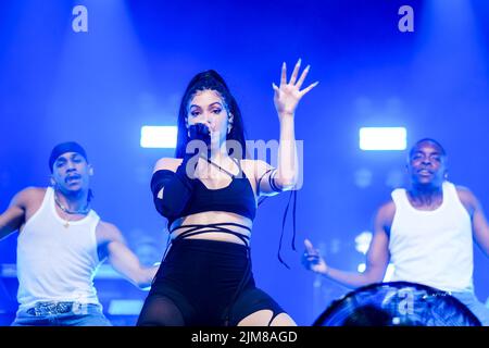 Mabel (Mabel Alabama-Pearl McVey) tritt während der Somerset House ...