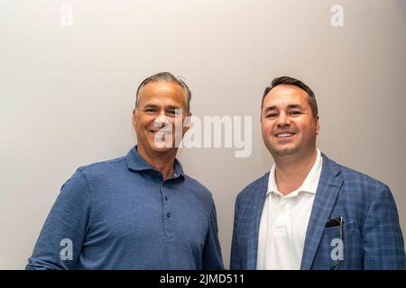 Kevin Muldoon, Bürgermeister von Newport Beach, und Dan Markel, Gründer ...