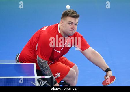 Jack Hunter-Spivey aus England gegen Nasiru Sule aus Nigeria in den Men ...