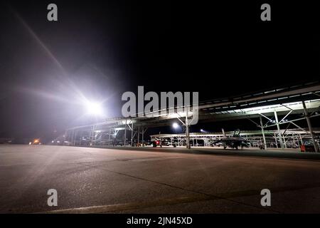 Die US Air Force 79. Fighter Generation Squadron (FGS) Airmen ...
